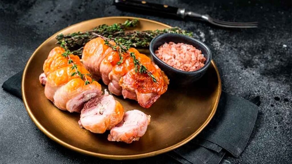 Pollo relleno al horno ¿Cómo hacer la receta paso a paso?